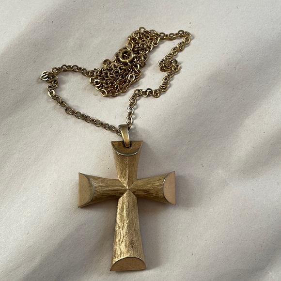 Avon | Jewelry | Vintage Original Signed Avon Cross Pendant Gold Tone ...